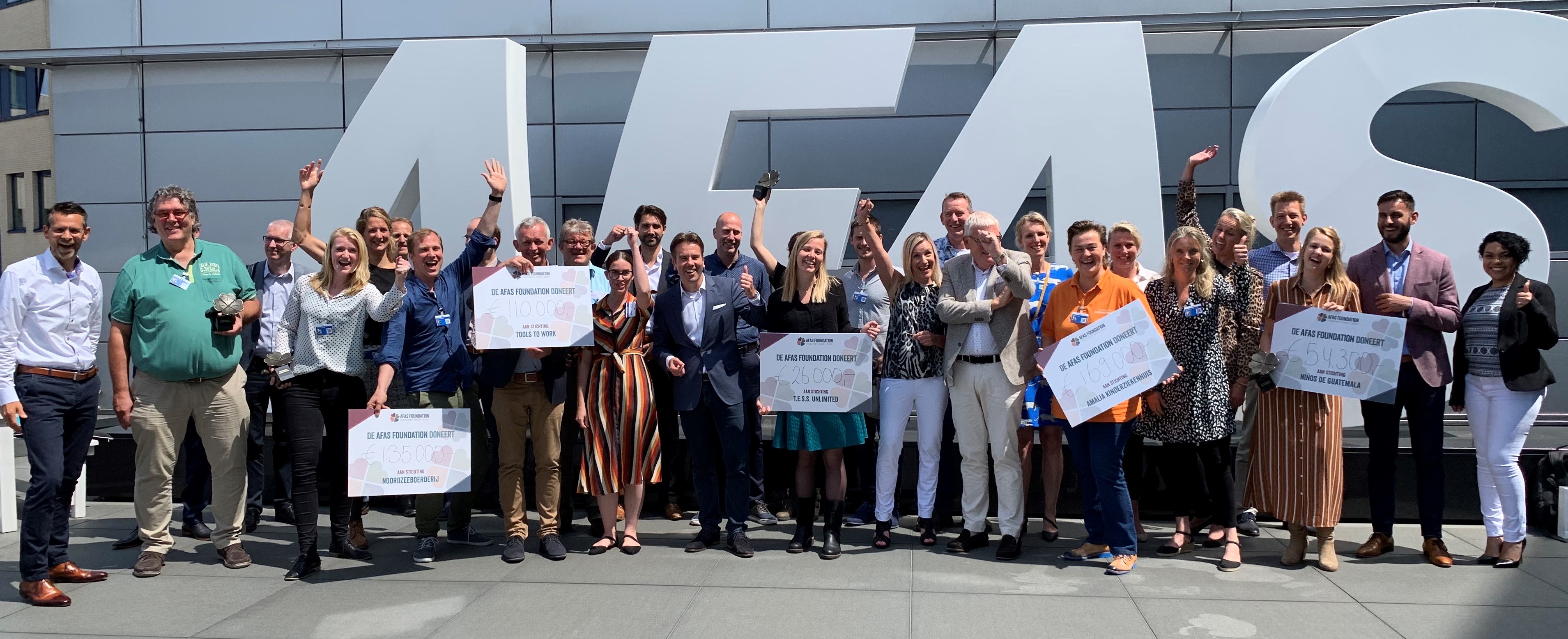 Van ex-gedetineerden opleiden in Kenia tot het verbouwen van zeewier in ...